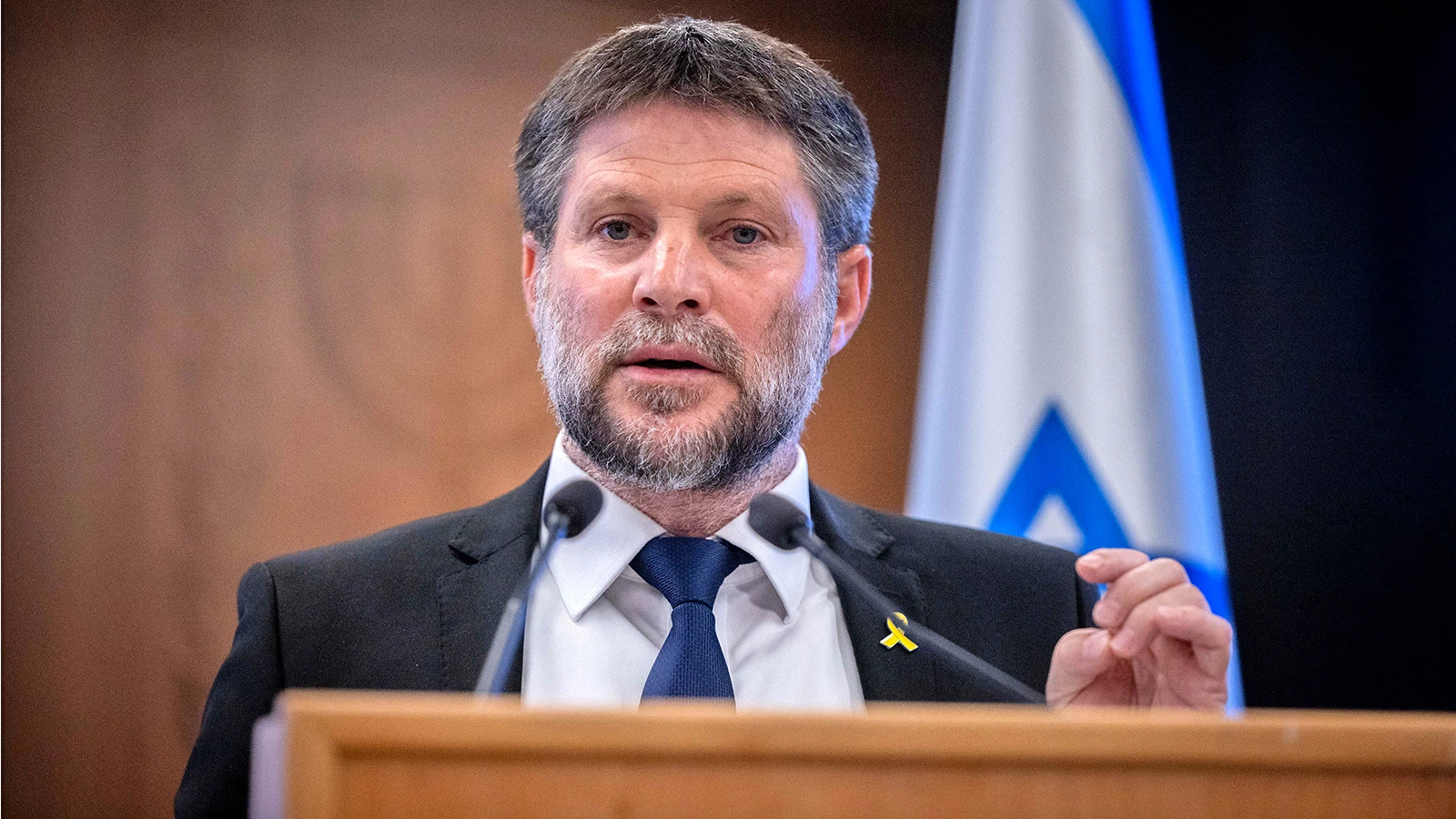סמוטריץ ממשיך לחטוף מתבייש ששנינו חובשים כיפה סרוגה